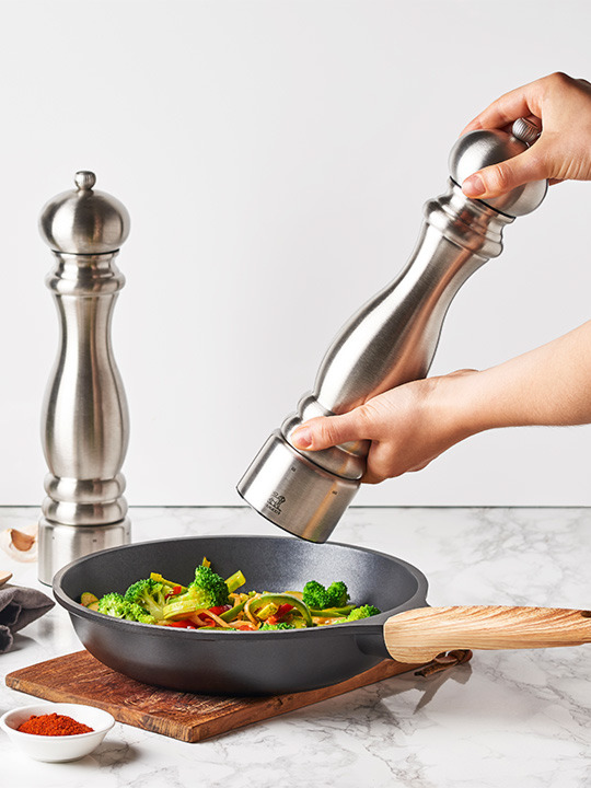 Paris chef Pepper mill, u'select, stainless steel, 22 cm - 9 in - Peugeot Saveurs